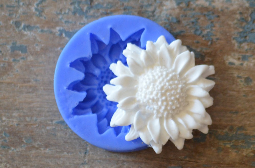 Sunflower – Bas-Relief Embellishment Mould – The Blanc Canvas